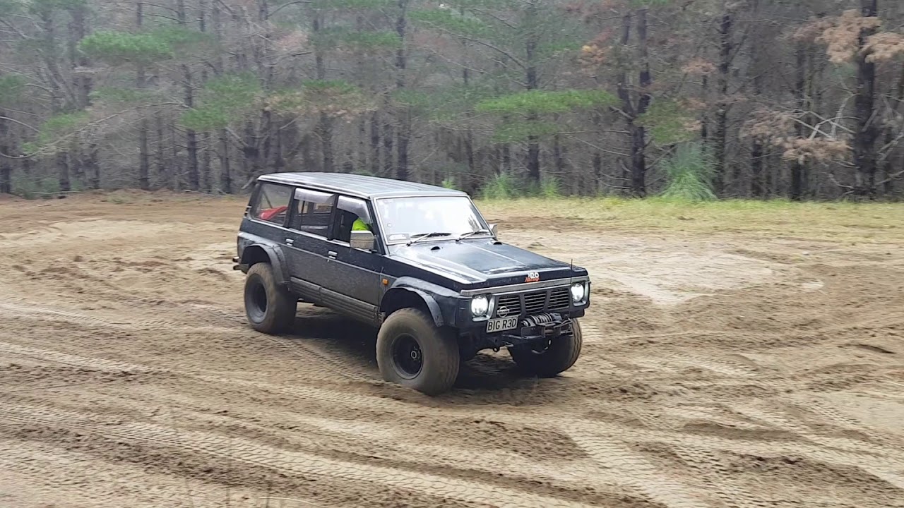 Kids doing skids at Woodhill in safari turbo - YouTube