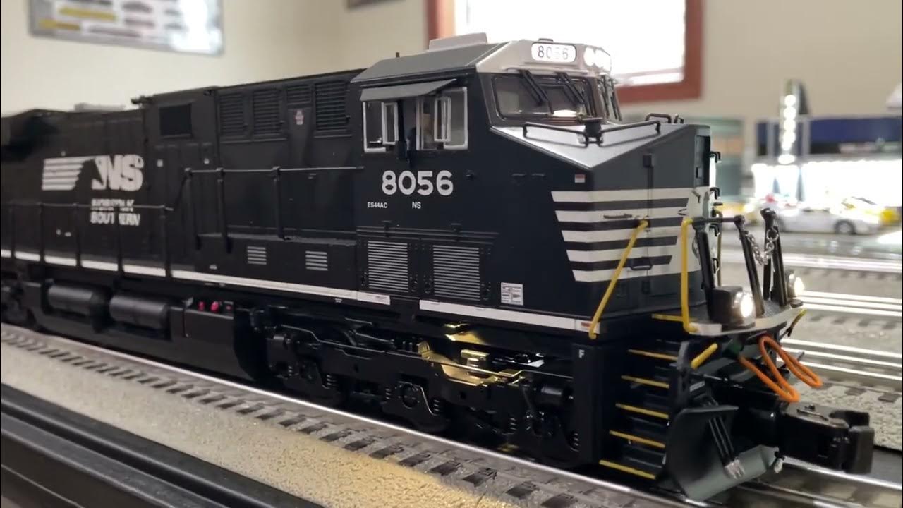 Lionel Legacy ES44AC NS #8056 close up shots. Great sounds!! - YouTube