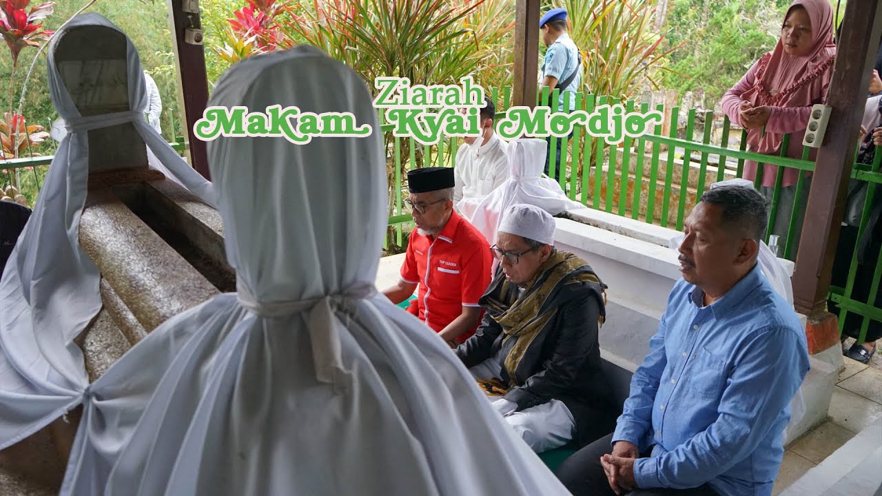 Irjen Kemenkuham RI, Ziarah di Makam Kyai Modjo Jaton - YouTube
