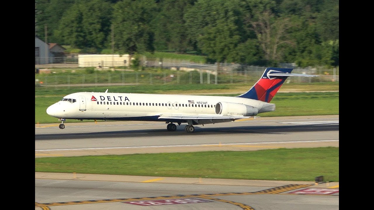 Delta 717 landing, MSP - YouTube
