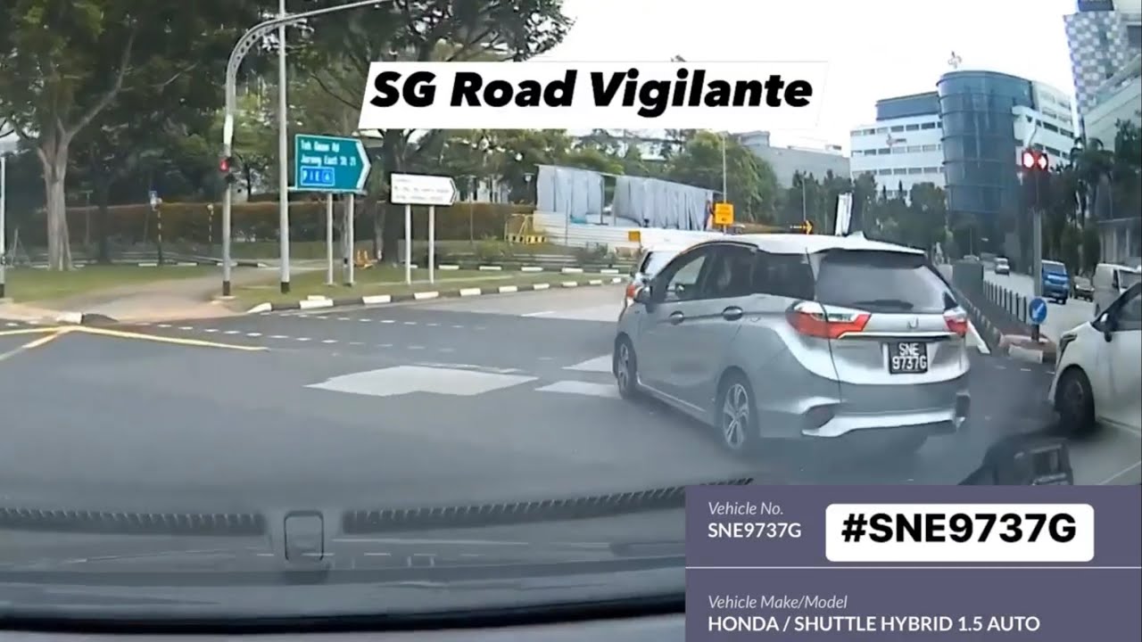 2nov2022 phv #SNE9737G honda shuttle changing lane & overtaking ...