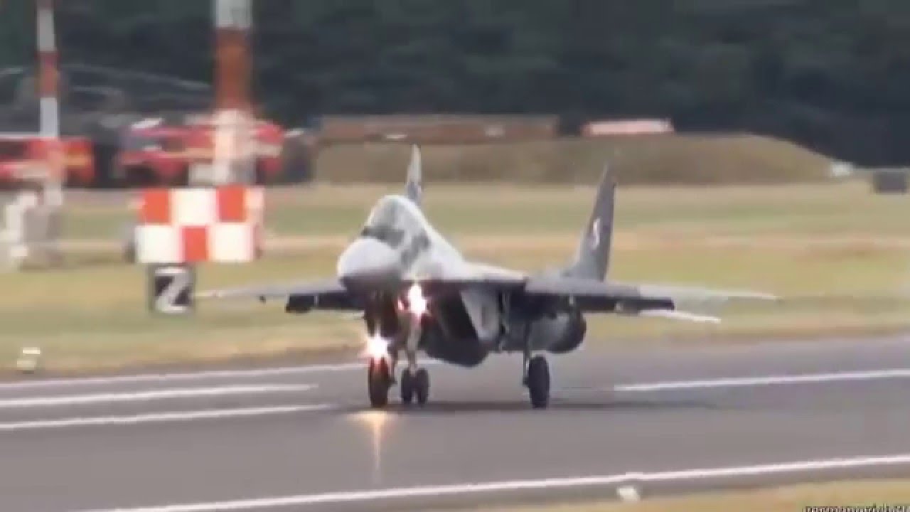 Spectacular vertical take off MIG 29/МиГ-29 Вертикальный взлёт - YouTube