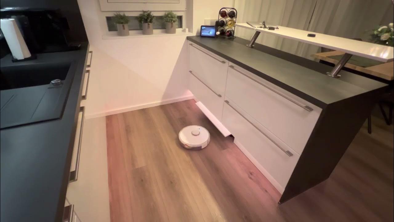 Henning‘s robot vacuum garage - YouTube