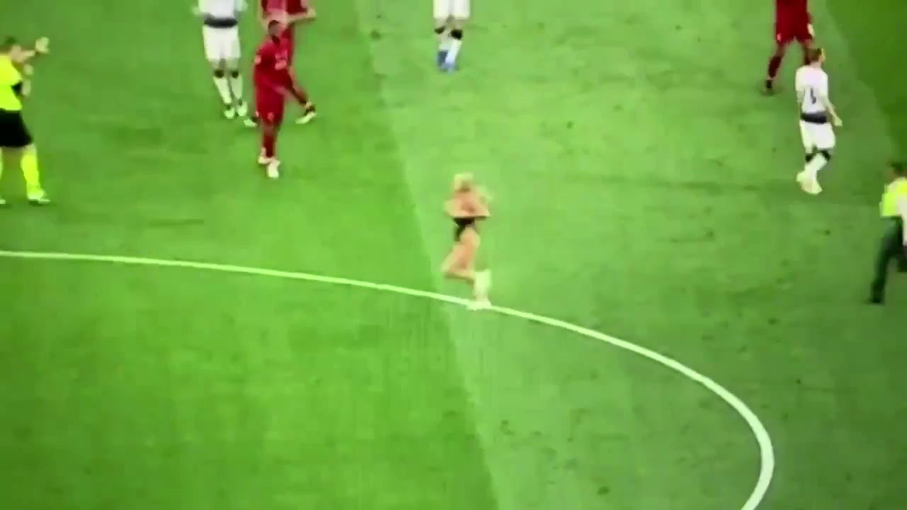 Lads we’ve got ourselves a streaker😂 (Kinsey Wolanski) - YouTube
