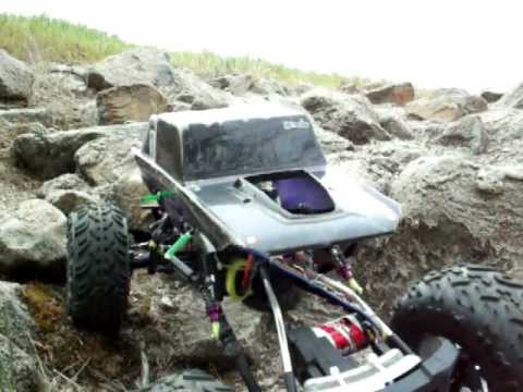 Redcat Racing Rock slide 1/8th Scale Custom Rock Crawler - YouTube