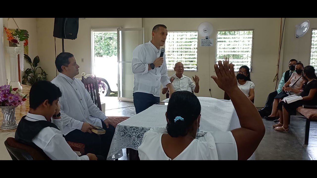 Cena del Señor, con el pastor Daniel Brinduse desde España. (después ...