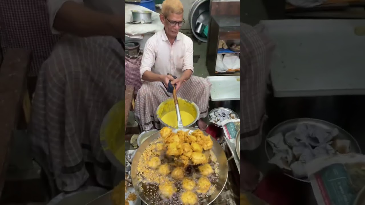 Borkar VadaPav | Charni Road East | Girgaon | - YouTube