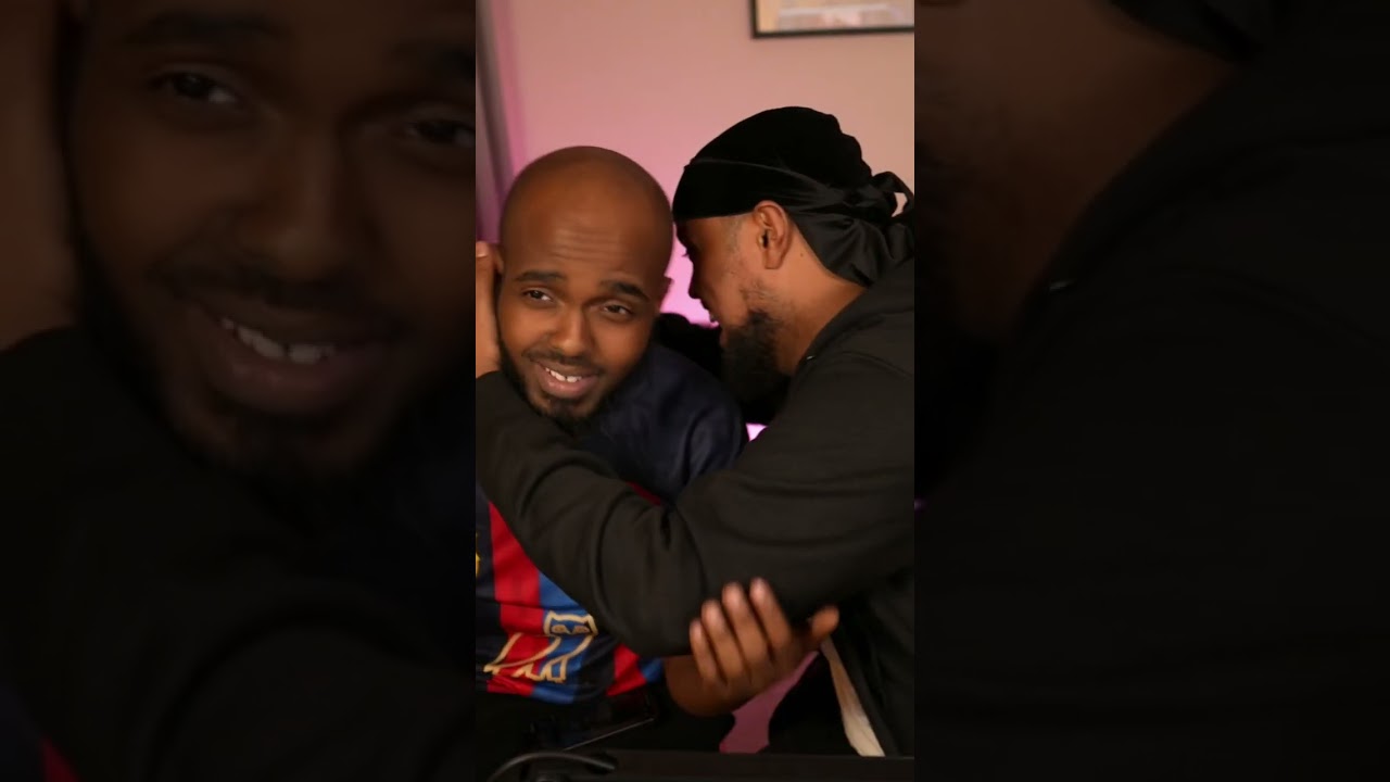 Chunkz Slaps Darkest Man's Bald Head on Stream - YouTube