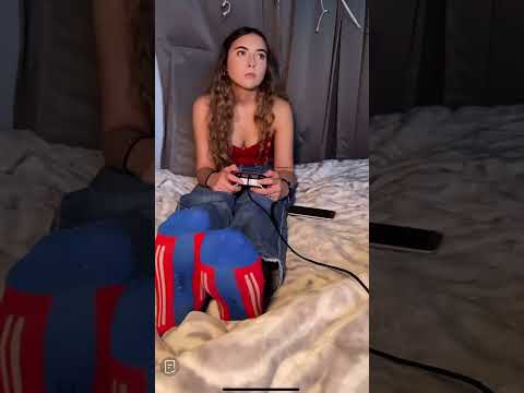 No one is Chill ❤️💙#egirl  #legs #socks #tiktok #noone #kenzie #foryou #franciskanneh