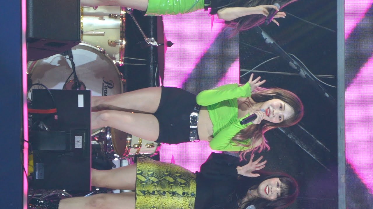 190608 모모랜드 주이 I'm so hot 직캠 (Momoland Jooe Fancam) [인제 종합운동장 - DMZ POP Concert] - YouTube