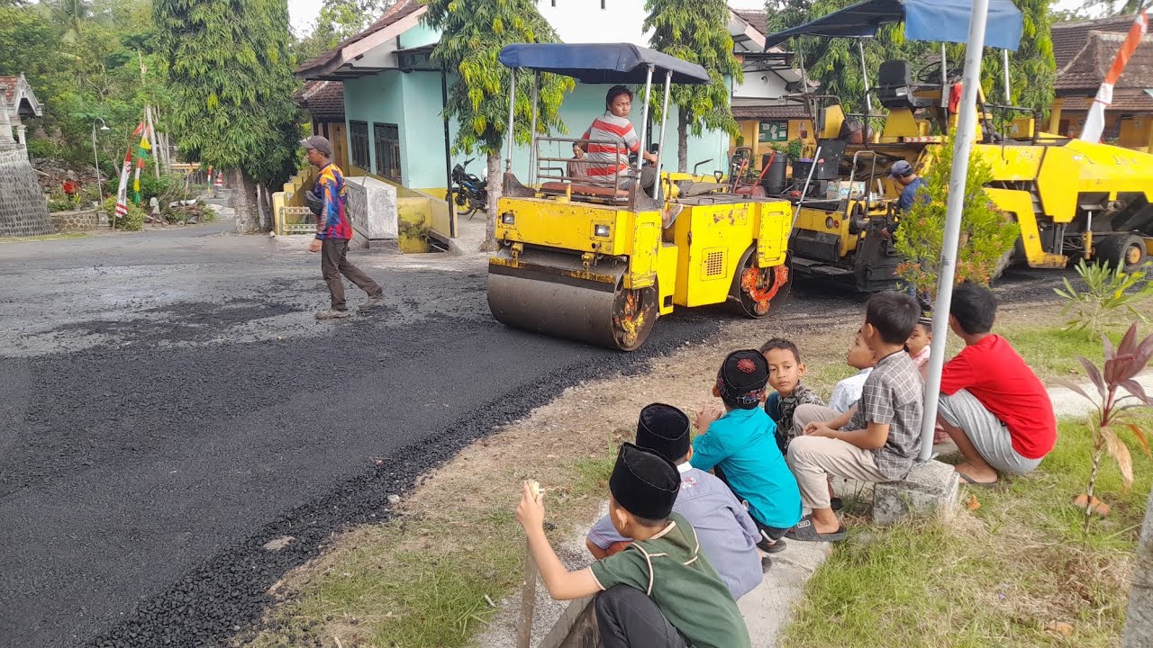 MELIHAT PROSES PENGASPALAN HOTMIX JALAN DESA || ASPAL GORENG || WATES ...