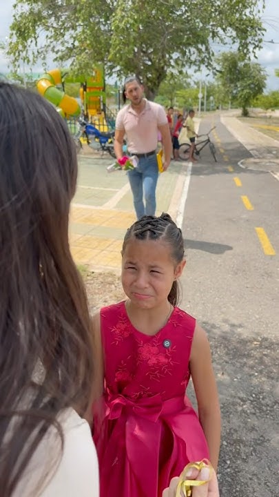 Le pusieron una trampa para que se enamore de su papá - YouTube