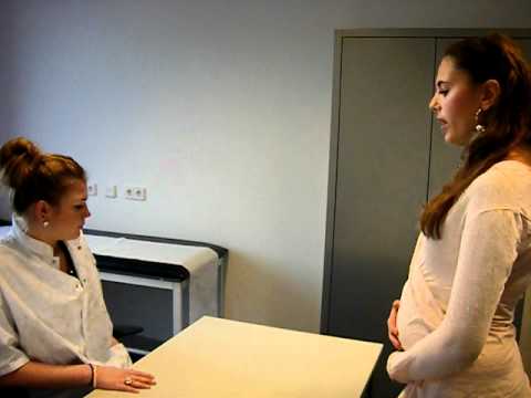 Competentie D: aandacht en begrip tonen (slecht) - YouTube