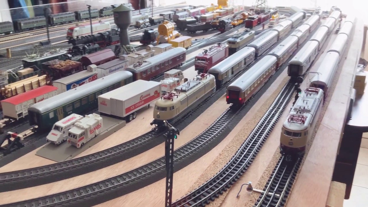 Trix Express 103 (31369) con 2 marklin 103 (2852) y (31014) - YouTube