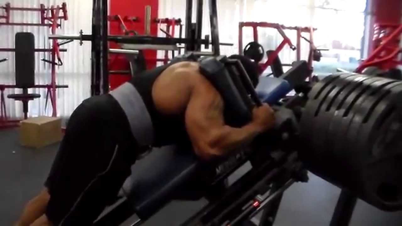 NPC Bodybuilder Charles Curtis, Hack Squat 765lbs x 9 reps @ 202lbs ...