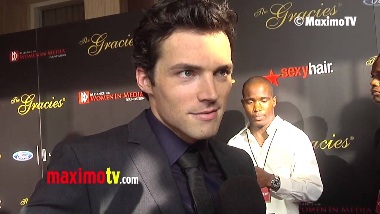Ian Harding | the Gracies Awards Gala | Red Carpet | 21 May 2013 - YouTube