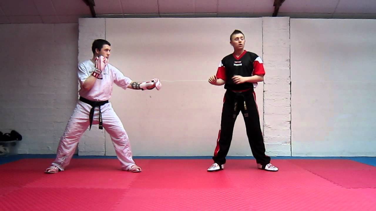 Point Fighting - Kicking Tips2 Move the Guard - YouTube