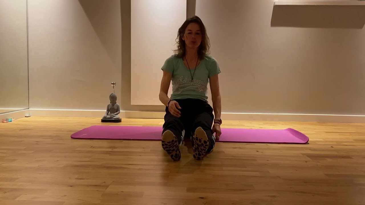 Yoga Session 1 mit Cora - YouTube