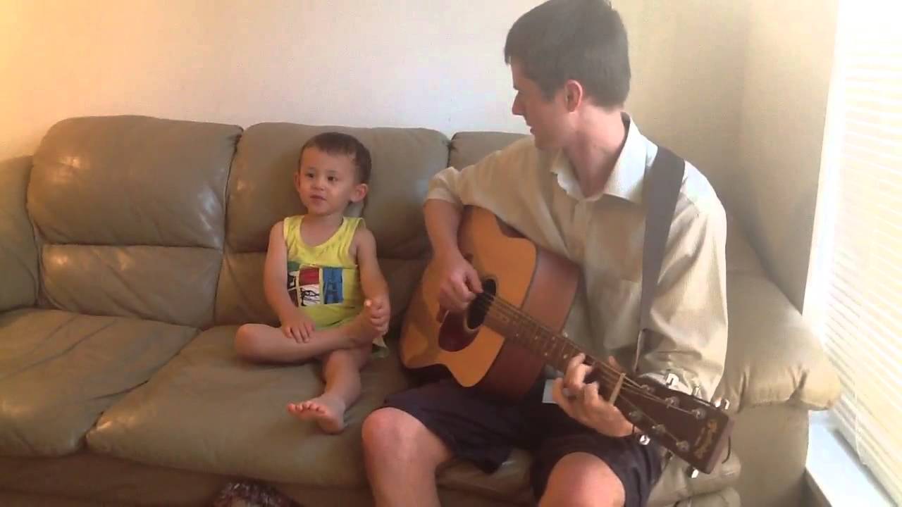 Toddler singing Twinkle twinkle little star song - YouTube