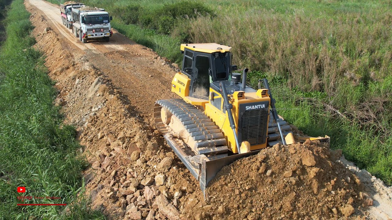 Incredible Beauty Heavy Equipment Dozer Pushing Gravel Building Road ...
