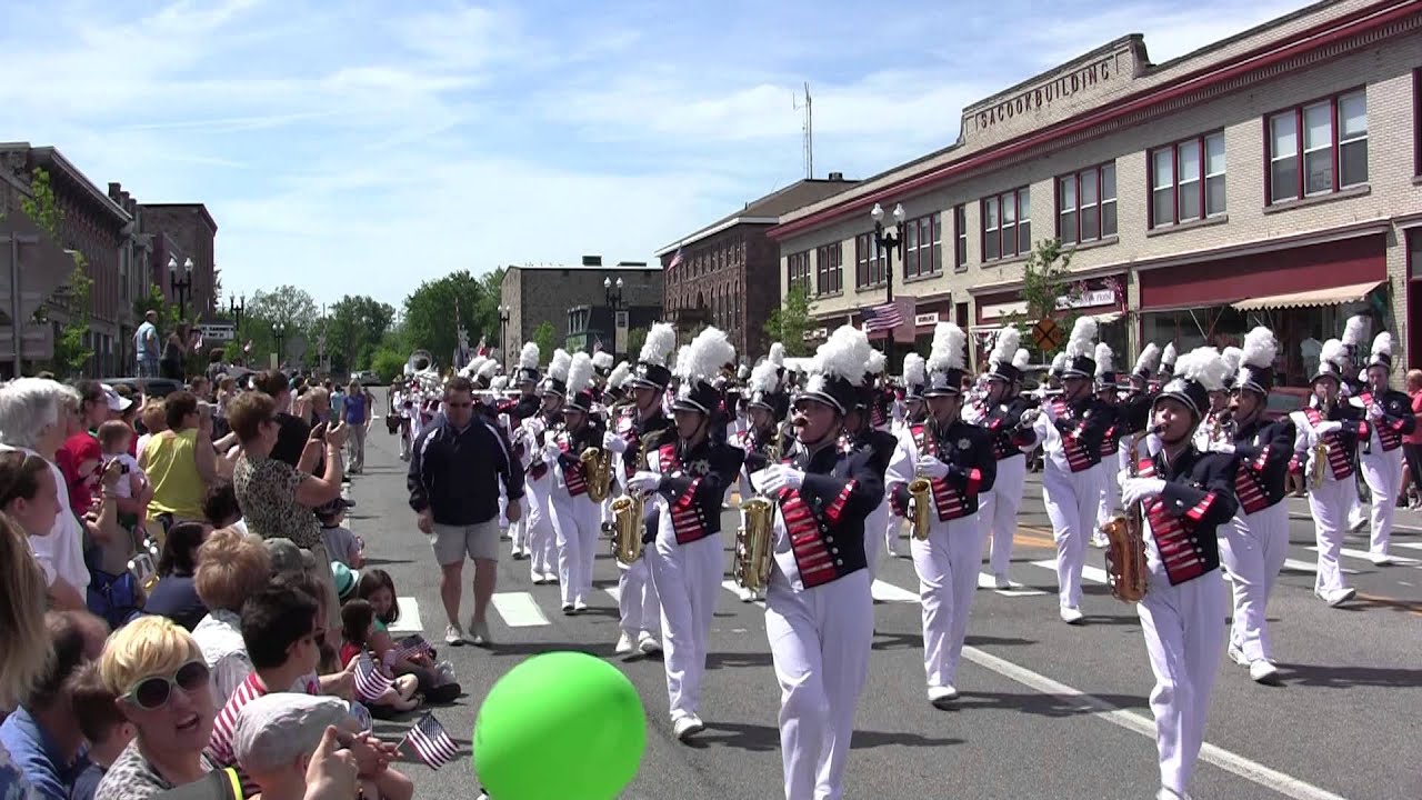 Medina Mustang Marching Band @ 2014 Memorial Day Parade - YouTube