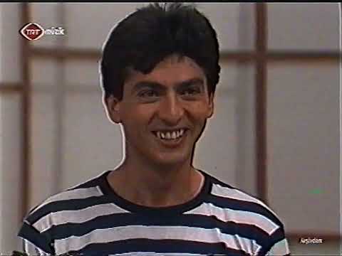 Fatih MÜHÜRDAR, Attila ATASOY'un taklidini yapıyor 1981