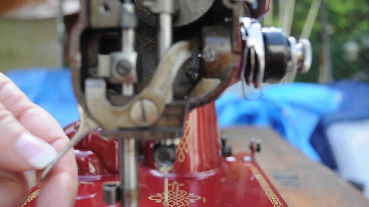 Singer Featherweight 221 tension disks do not release - YouTube