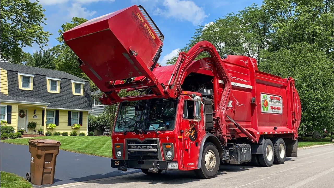 Roy Strom's Giant McNeilus Contender Curotto Can Garage Truck - YouTube