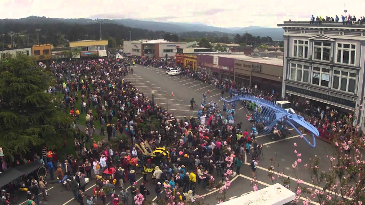Kinetic Grand Championship Day 1 on the Arcata Plaza - Time Lapse - YouTube