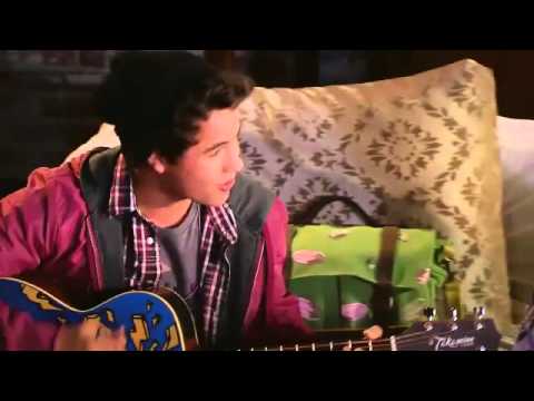 Momento musical luna y simom cantan valienta (soy luna)