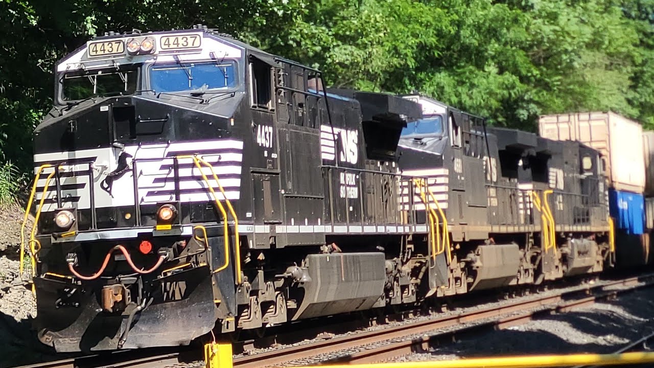 NS 4437 Leads 25P Through Jeannette, PA | 6-15-24 - YouTube