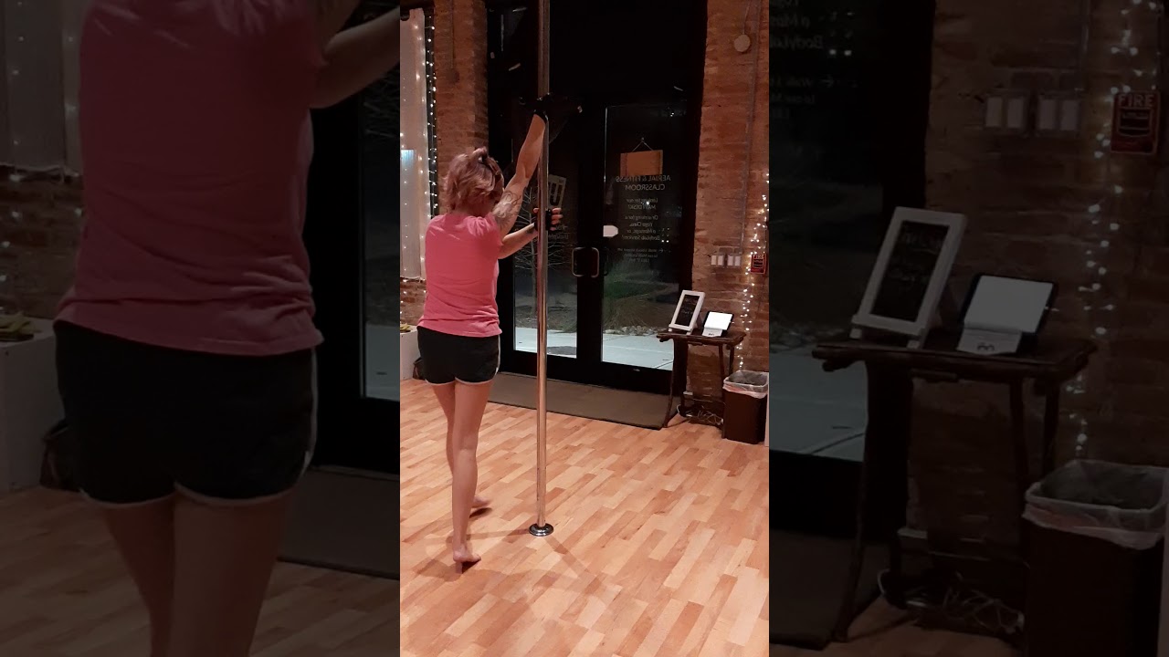 Back hook spin - YouTube