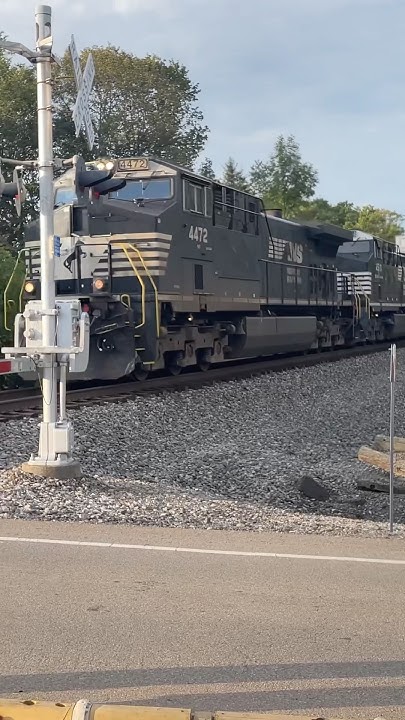 NS 4472 AC44C6M Leads NS 264 At Bayview Road Blasdell NY 9/21/24 - YouTube