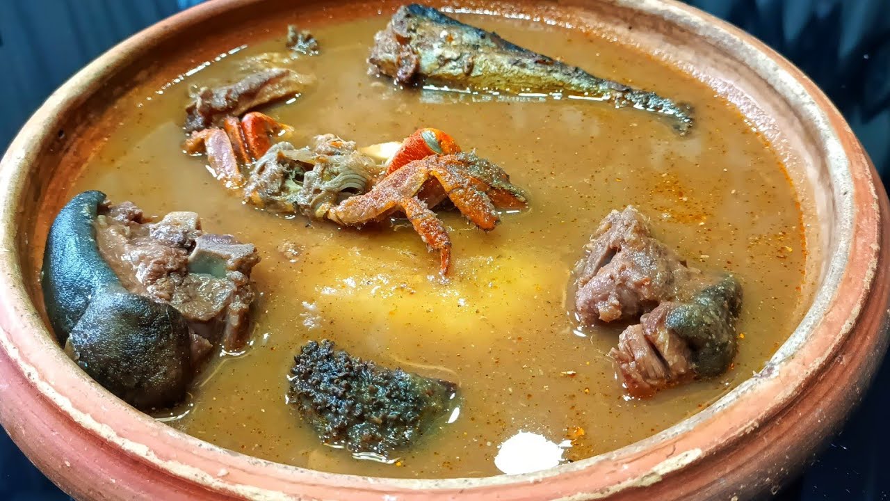Ghana 🇬🇭 Light Soup With Goat Meat, Tripe, Crabs & Smoked Mackerel ...