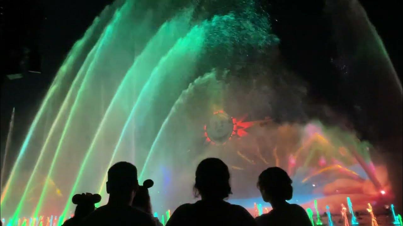 World of Color Season of Light Holiday Show at Disney California ...