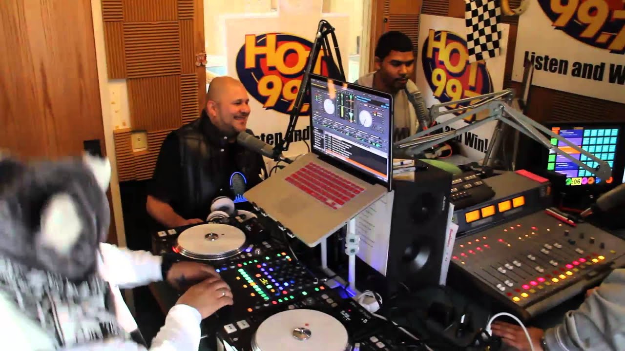 HOT99.7_HARLEM_SHAKE - YouTube