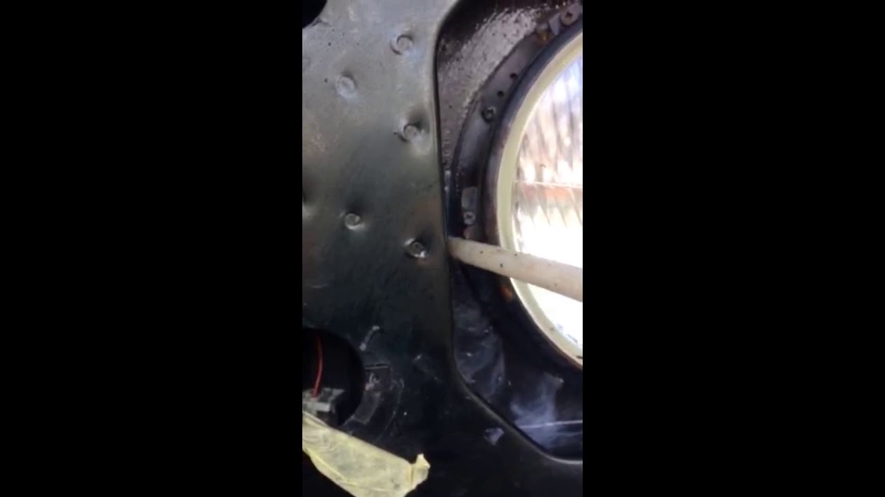 Rustproofing and Undersealing Landrover 90 Dumb Irons, Headlights and ...