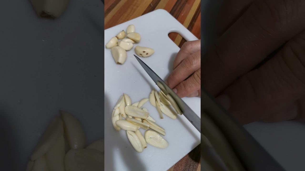 This is the way to cut the garlic - YouTube