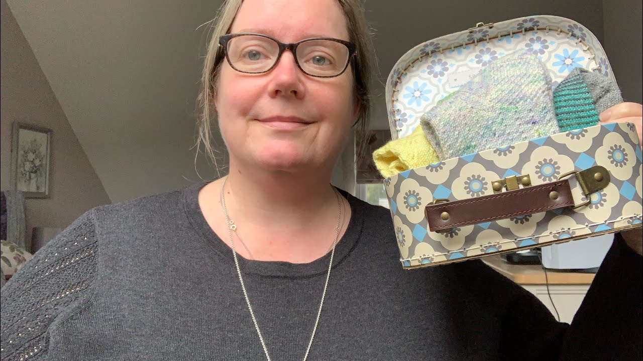 Layfamilyyarn diary: make a long announcement, a box of socks and lots ...