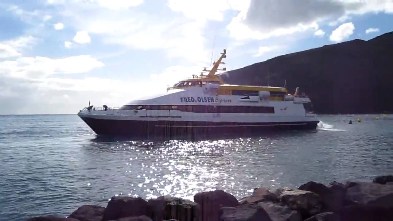 'Benchi Express' ferry leaving Playa de Santiago, La Gomera - YouTube