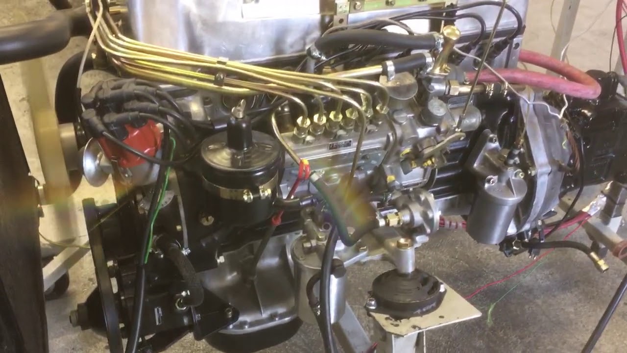 Mercedes 230SL engine - YouTube