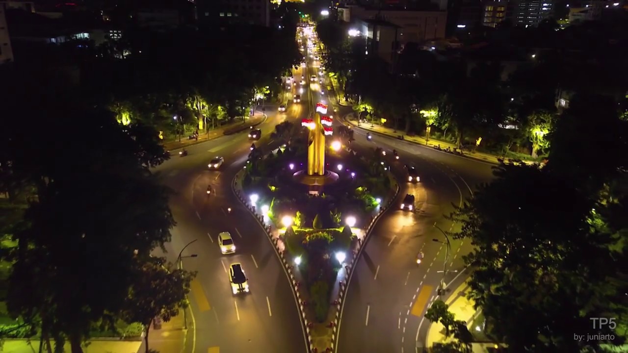 Tunjungan Plaza Night (The Peak Plaza Tunjungan 5) - YouTube