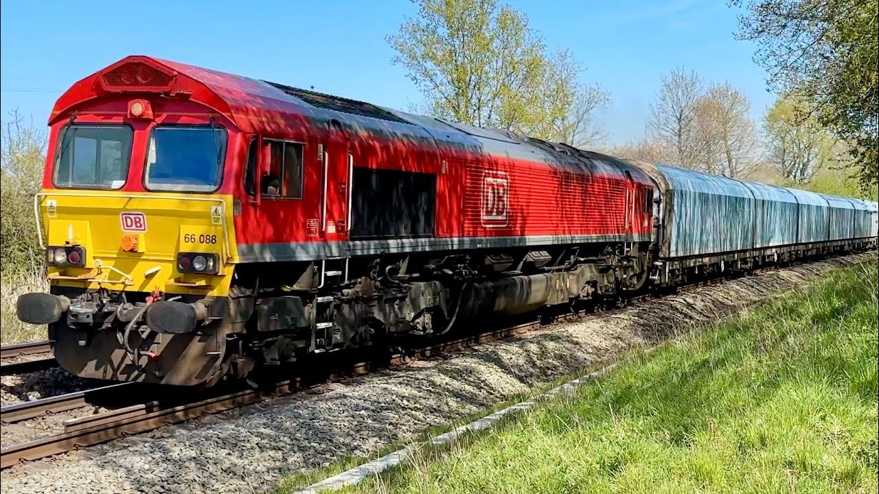 Jaguar Car Train passing Great Park LC, RBL, 10/4/2025 | Boom ...