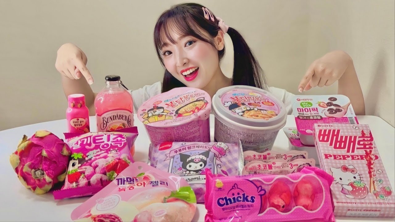Korea Convenience Store Pink Food Mukbang 핑크 먹방 편의점 불닭볶음면 HACO 하코 - YouTube