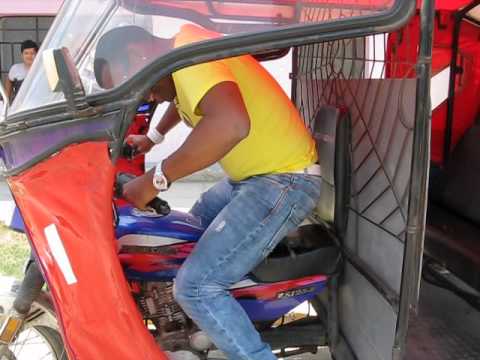 JHONNY D EN UN TAXI CHOLO EN PERÚ - YouTube