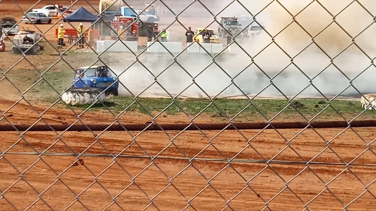 Tubship blown mini cooper at Dubbo speedway - YouTube