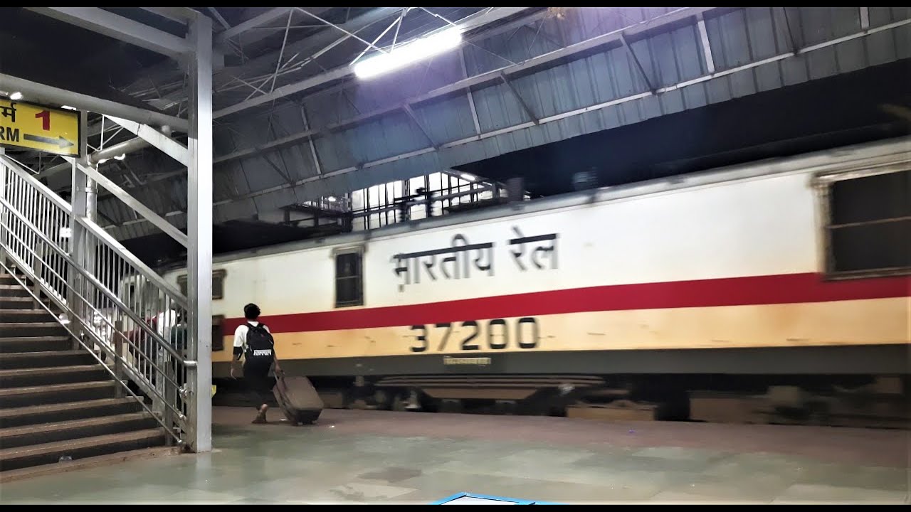 20805 Andhra Pradesh Express | Arrival & Departure | Gwalior Junction # ...