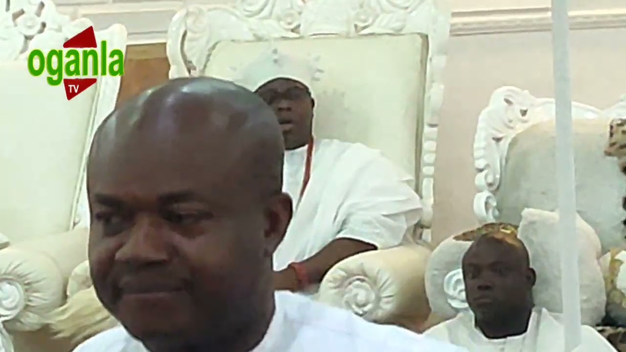 WATCH HOW OBA ONIRU TOUCH DOWN&WORK AROUND OONI OF IFE PALACE WHILE ...