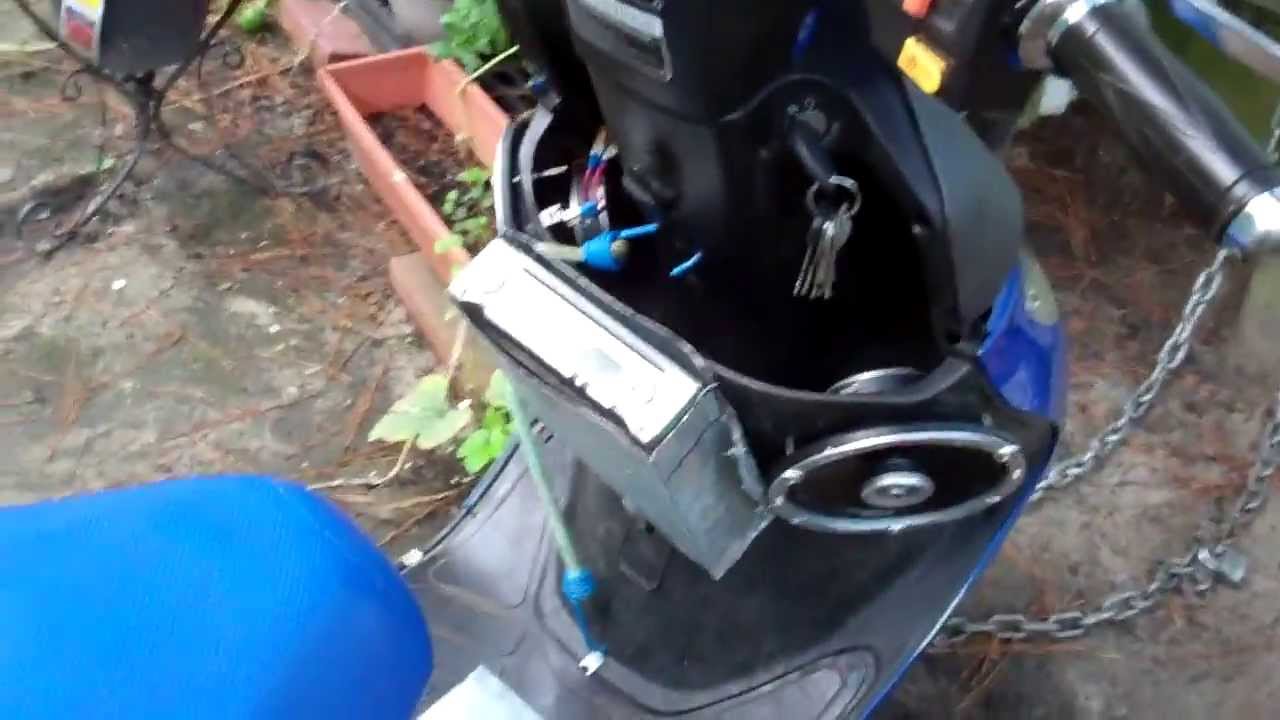 Installed radio on Moped Part 2/2 - YouTube
