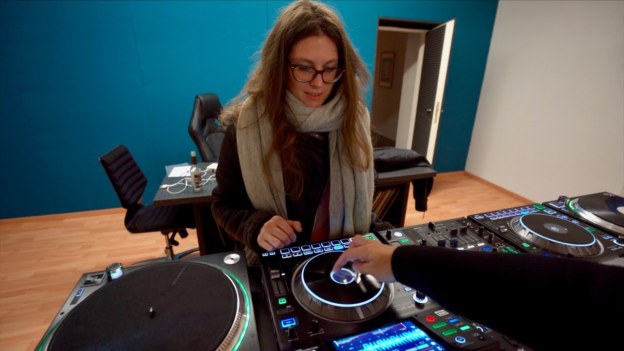 SHE'S TEACHING ME HOW TO DJ - YouTube